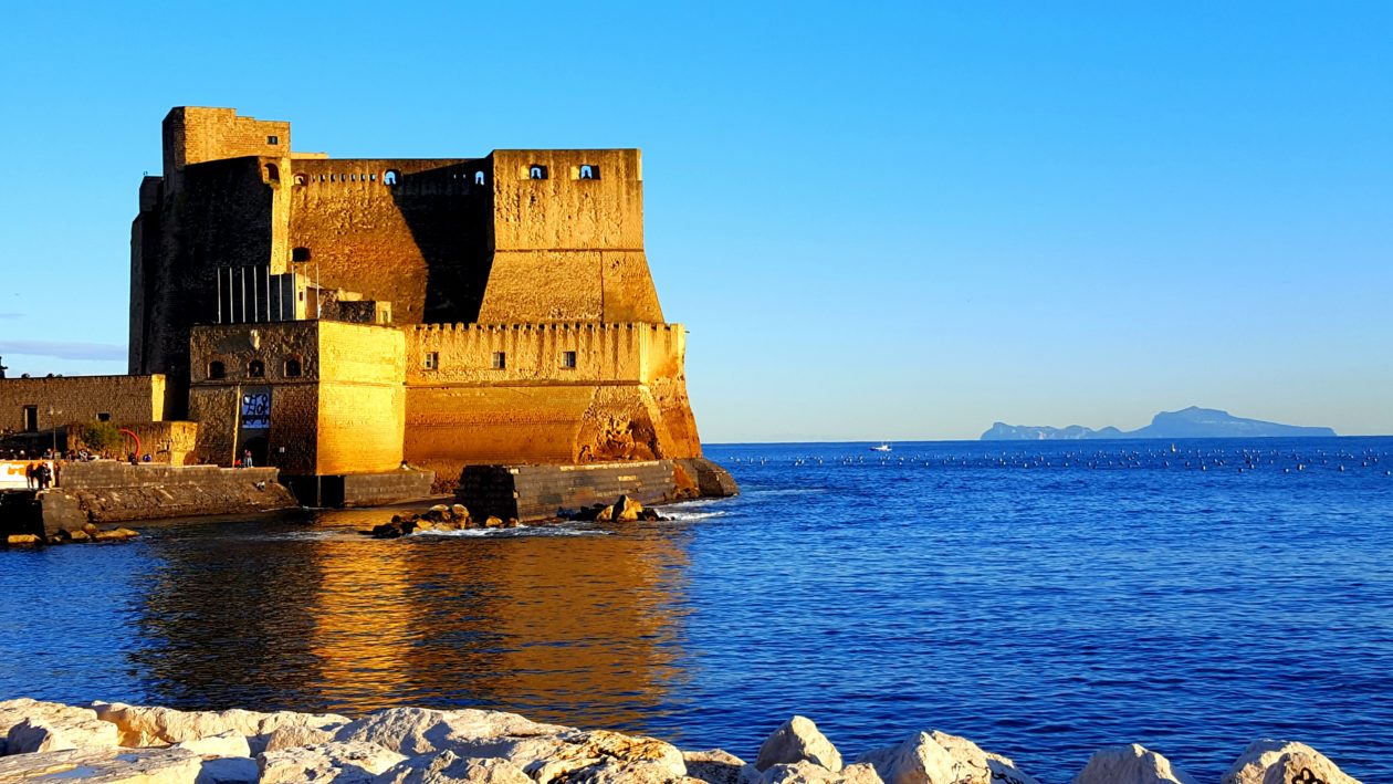 Napoli Tree — Room & Breakfast